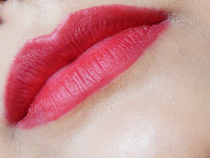 Christmas Makeup Look - Rose Gold Glitter and Red Lips | Diva Likes