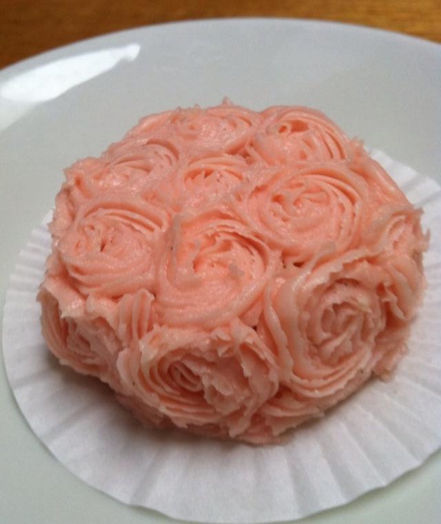 Sunny Sweet Creations: Sweet mini rose cake