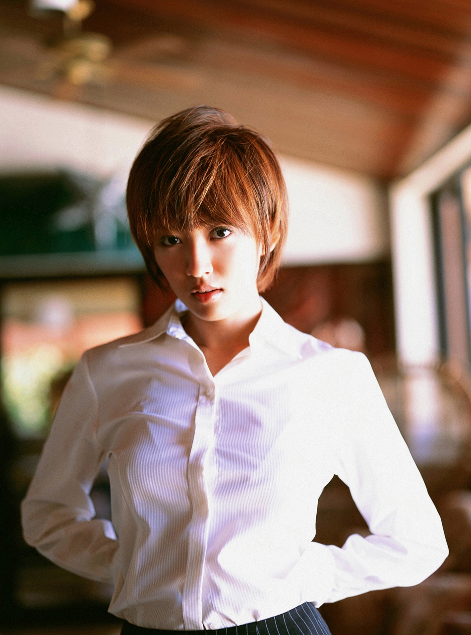 Nao Kanzaki and a few friends: Natsuna Watanabe: VYJ #101 scans