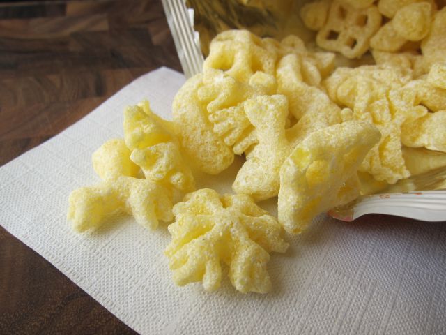 Review: Cheetos - White Cheddar Snowflakes