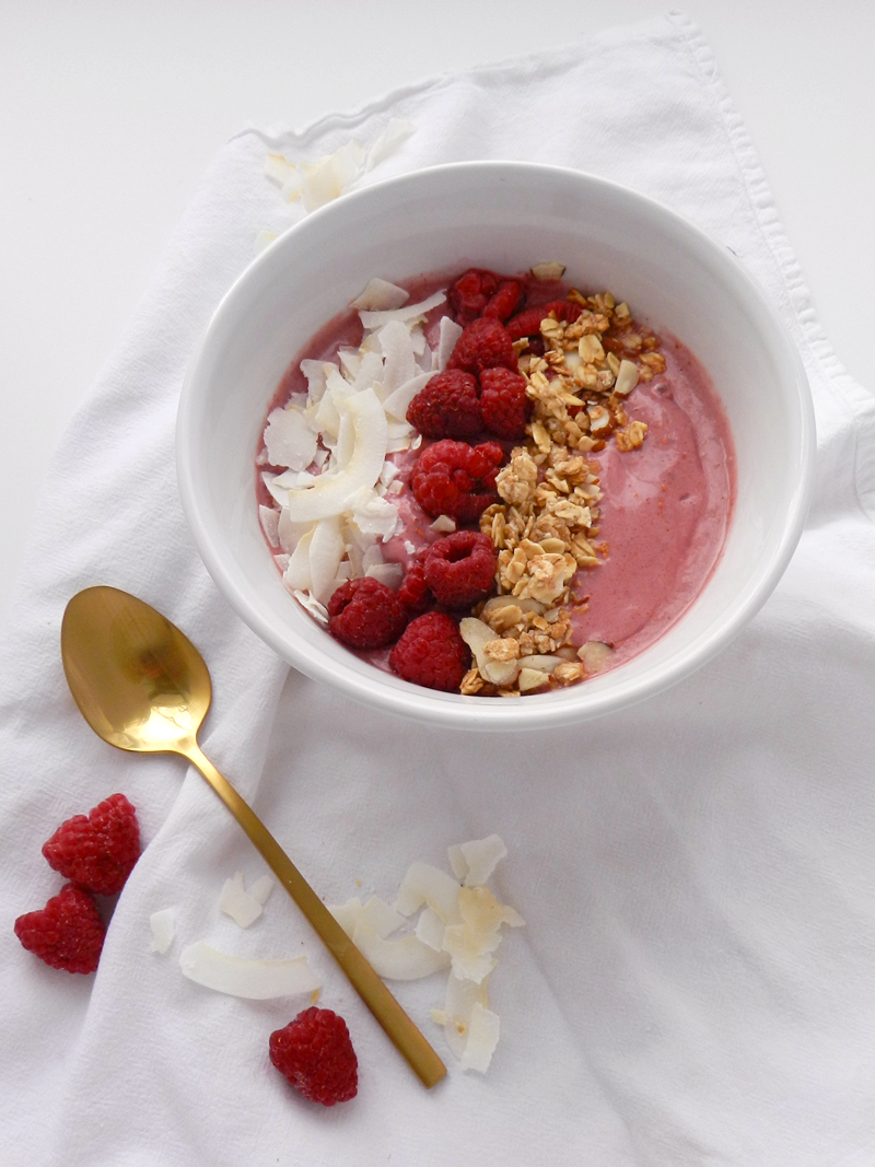 Raspberry Almond Butter Smoothie Bowl | SAS+ROSE