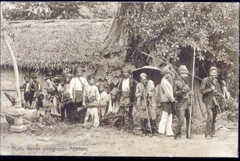 Semalam Dan Hari Ini: April 2014