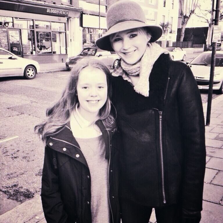 Jennifer Lawrence Fansite: New photo of a lucky fan with Jennifer Lawrence