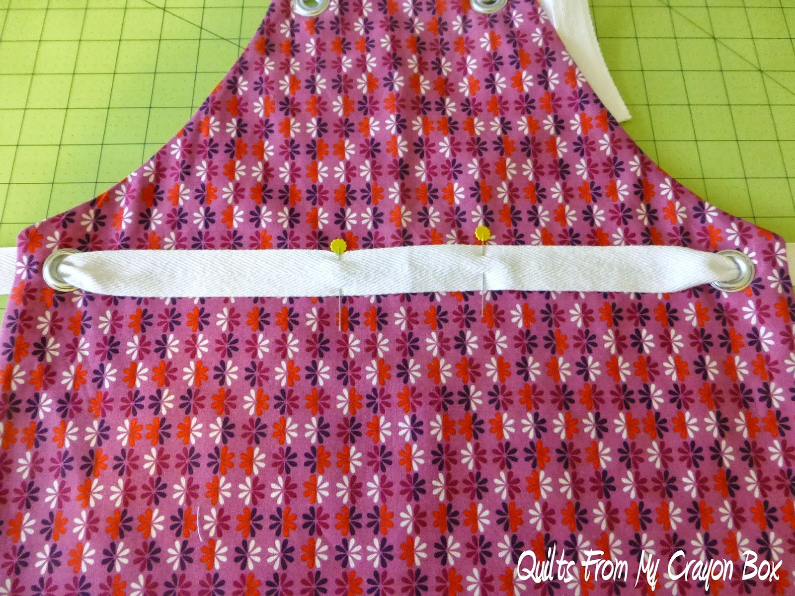 Crayon Box Quilt Studio: Kid's Art/Chef Apron - A Tutorial