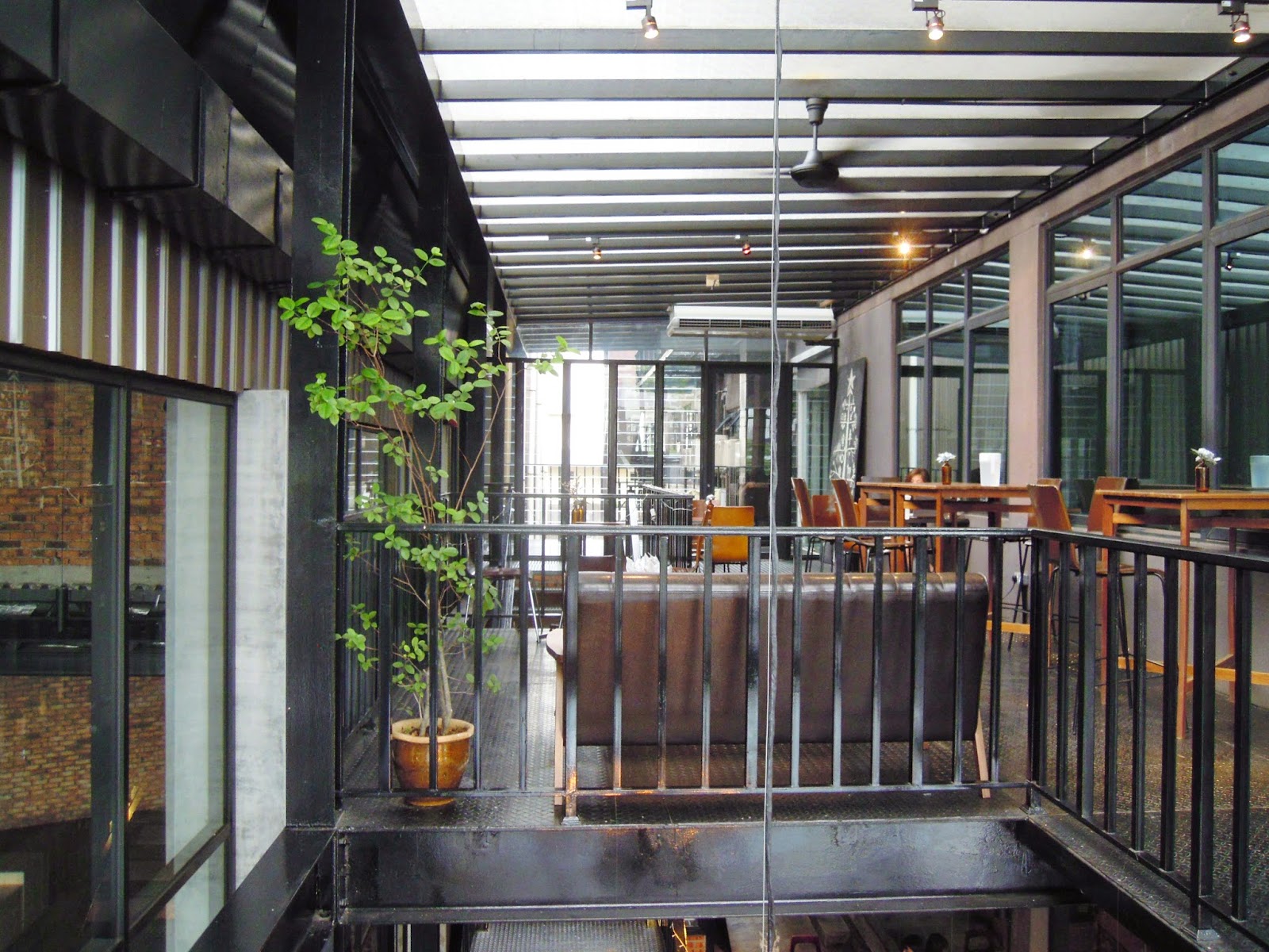 LOVE LIFE, CHERISH MOMENTS: Greyskymorning, EX8 Building, SS13