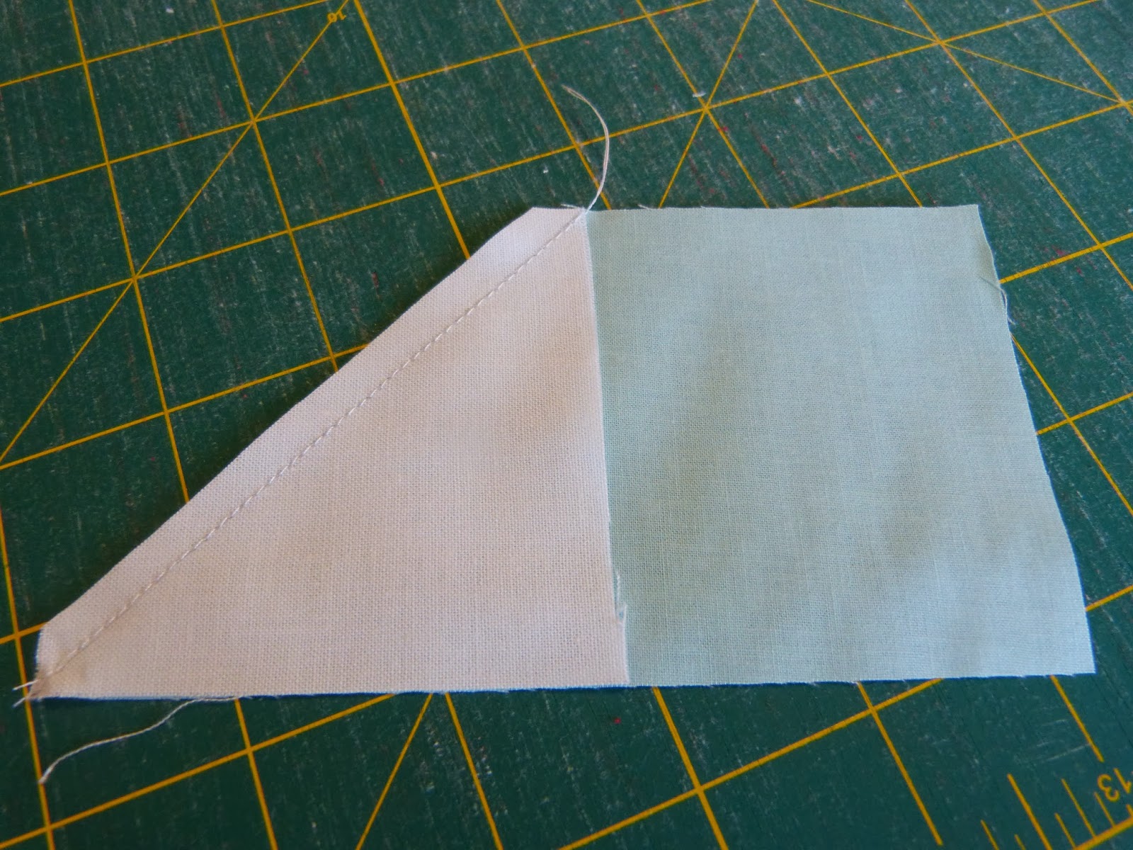 Pretty Little Quilts: Summer Beach Quilt Tutorial - Part 3 - Water Row