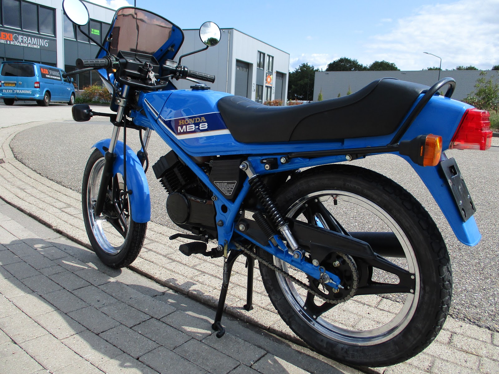 Honda M Club: Honda MB8