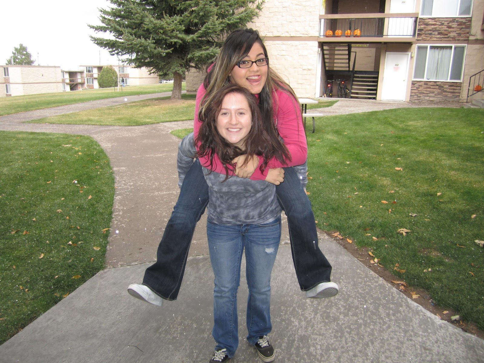 Strong Lift and Carry Photos and Videos - Strong Muscular Girls Lift ...