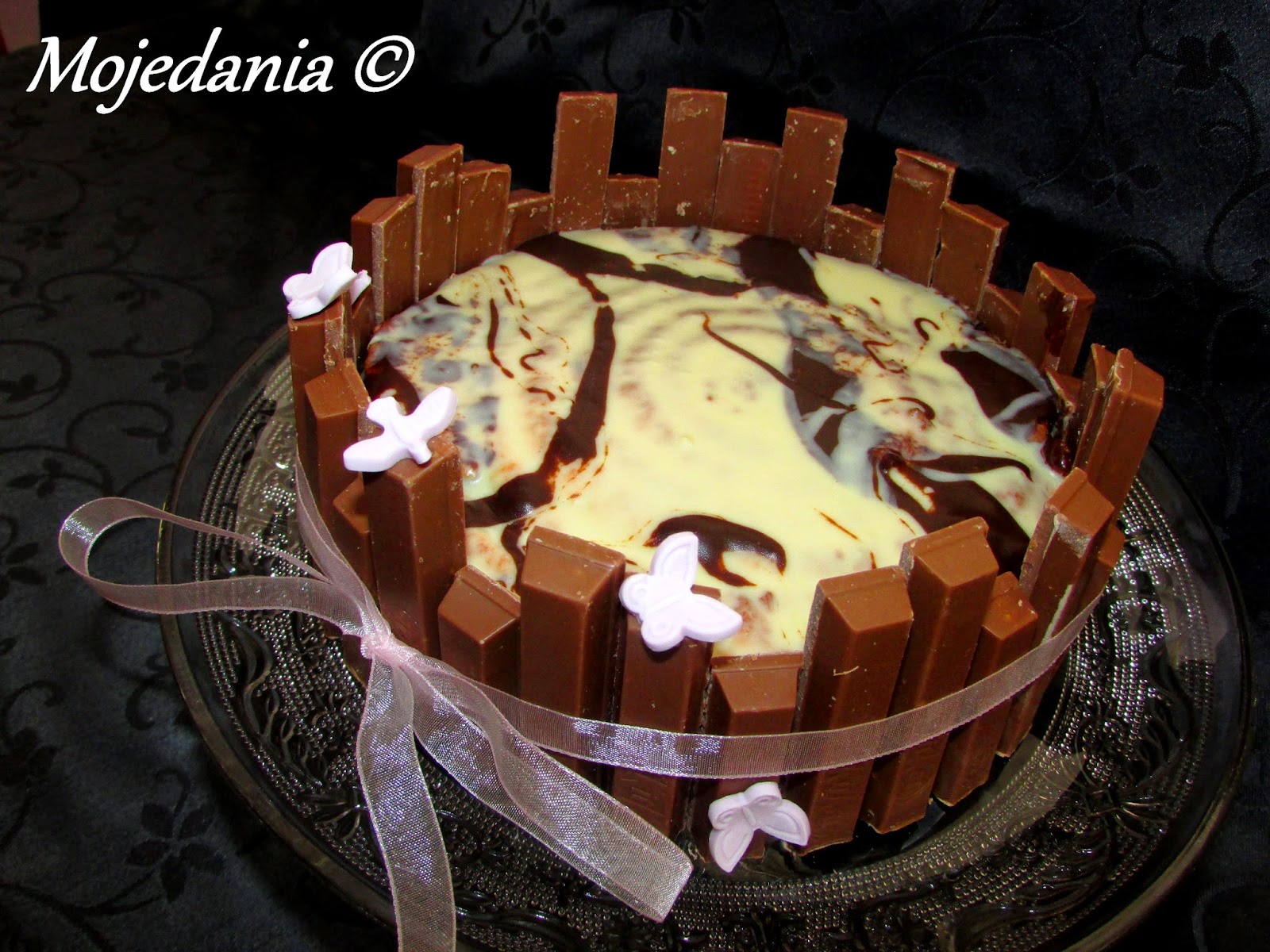 Gâteau Kit Kat : Dacquoise, mousse chocolat noir et glaçage marbré ...