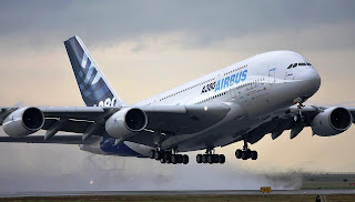 Airbus A380 pictures: Airbus A380 is huge