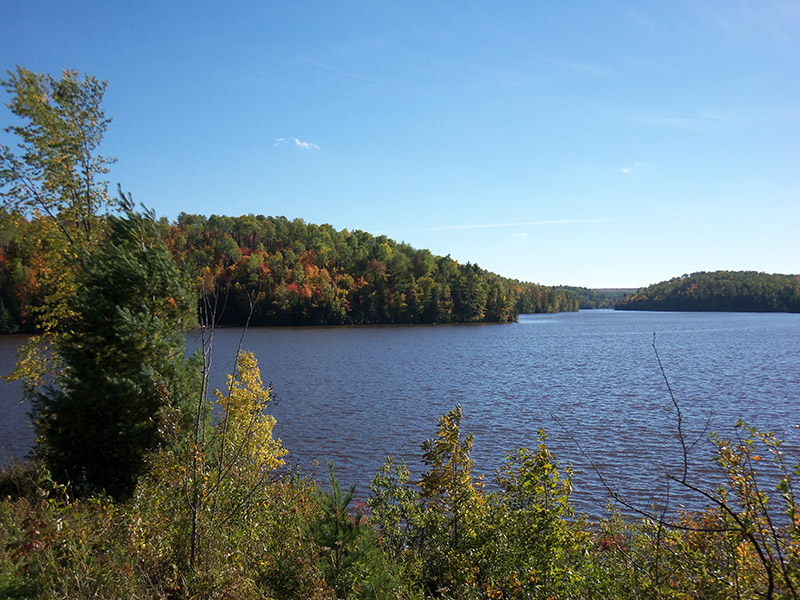 Mengenal 10 Danau Terbesar di Dunia Beserta Gambarnya