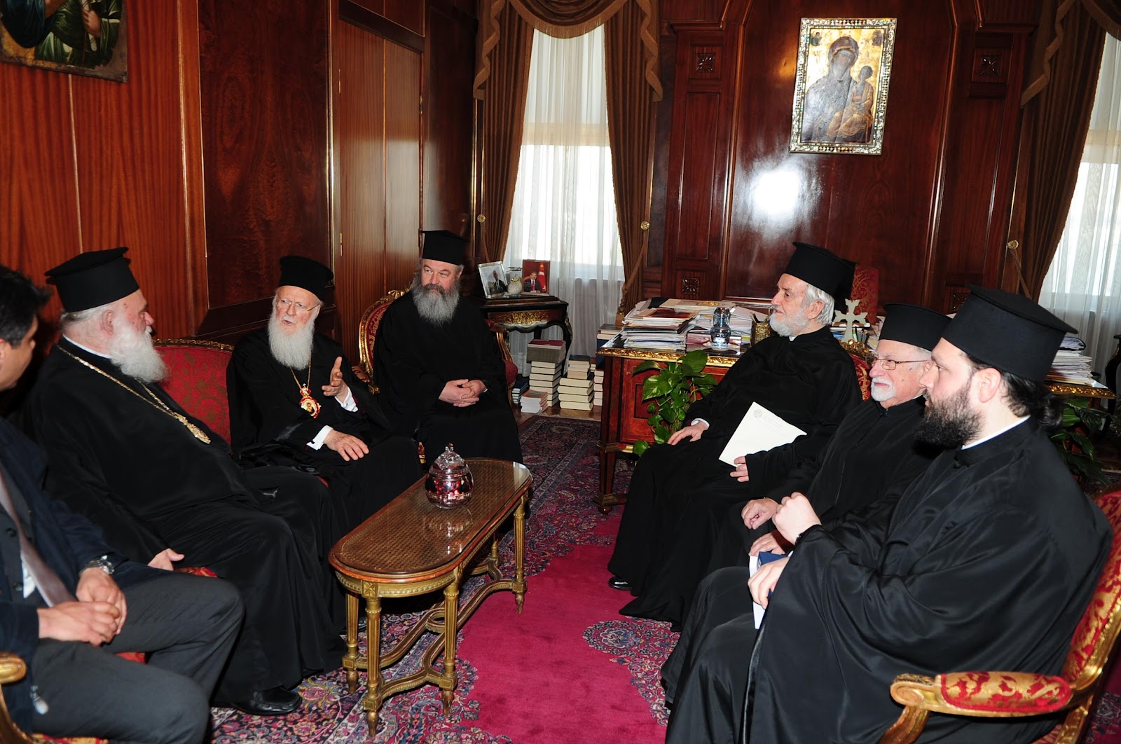 ΦΩΣ ΦΑΝΑΡΙΟΥ: ΕΦΘΑΣΕ ΣΤΟ ΦΑΝΑΡΙ Ο ΑΡΧΙΕΠΙΣΚΟΠΟΣ ΙΕΡΩΝΥΜΟΣ