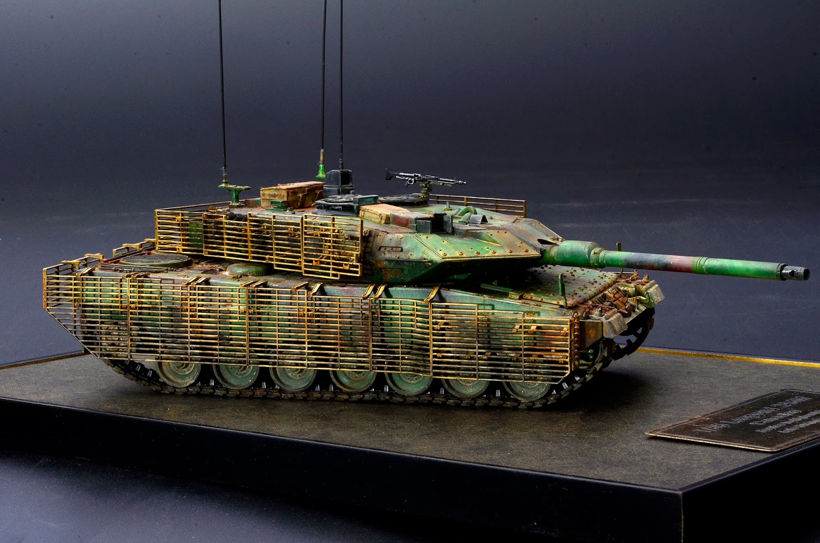 KW MINIATURE: 1/35 Canadian Leopard 2A6M