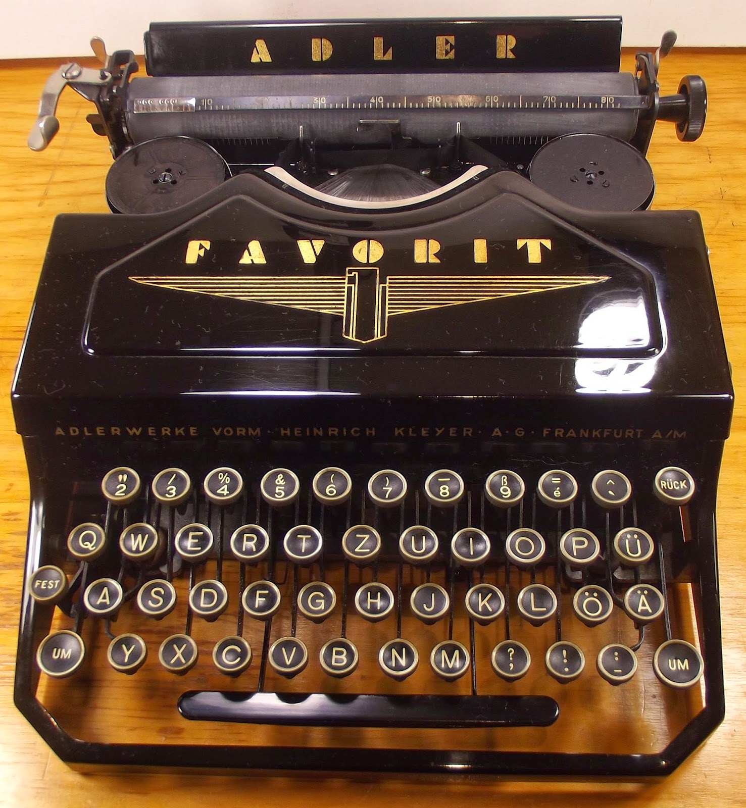 oz.Typewriter: The Adler Portable Typewriter That's a Triumph, and One ...