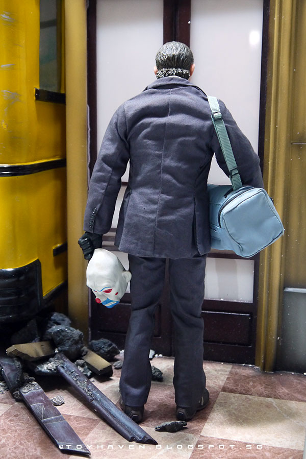 toyhaven: Red Diorama "I shot the bus driver" scene: Recreate opening ...