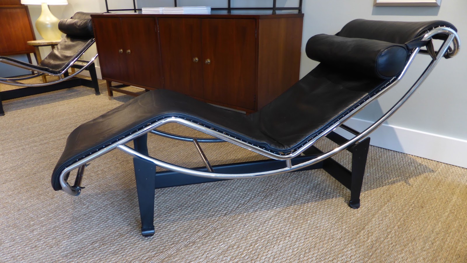 MICHAEL THOMAS : Le Corbusier LC4 Chairs