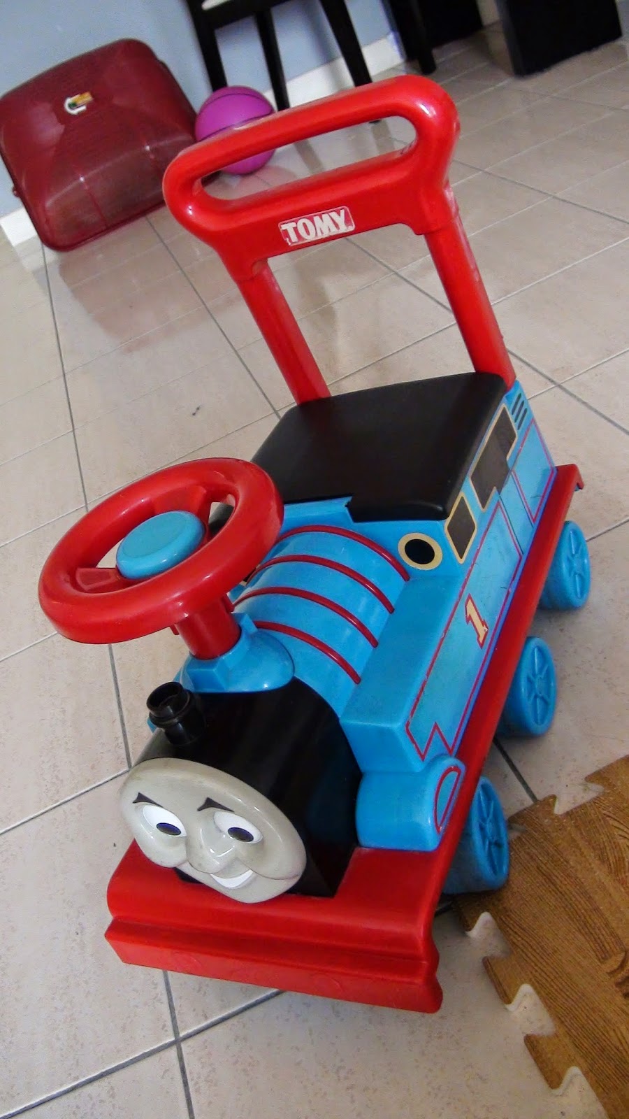 beHind thoSe eYes: used Tomy Thomas & Friends Sit 'n' Ride