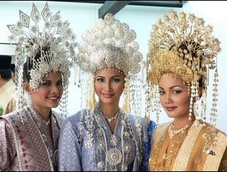Love All Races: Malay ethnics headpiece crown headdress