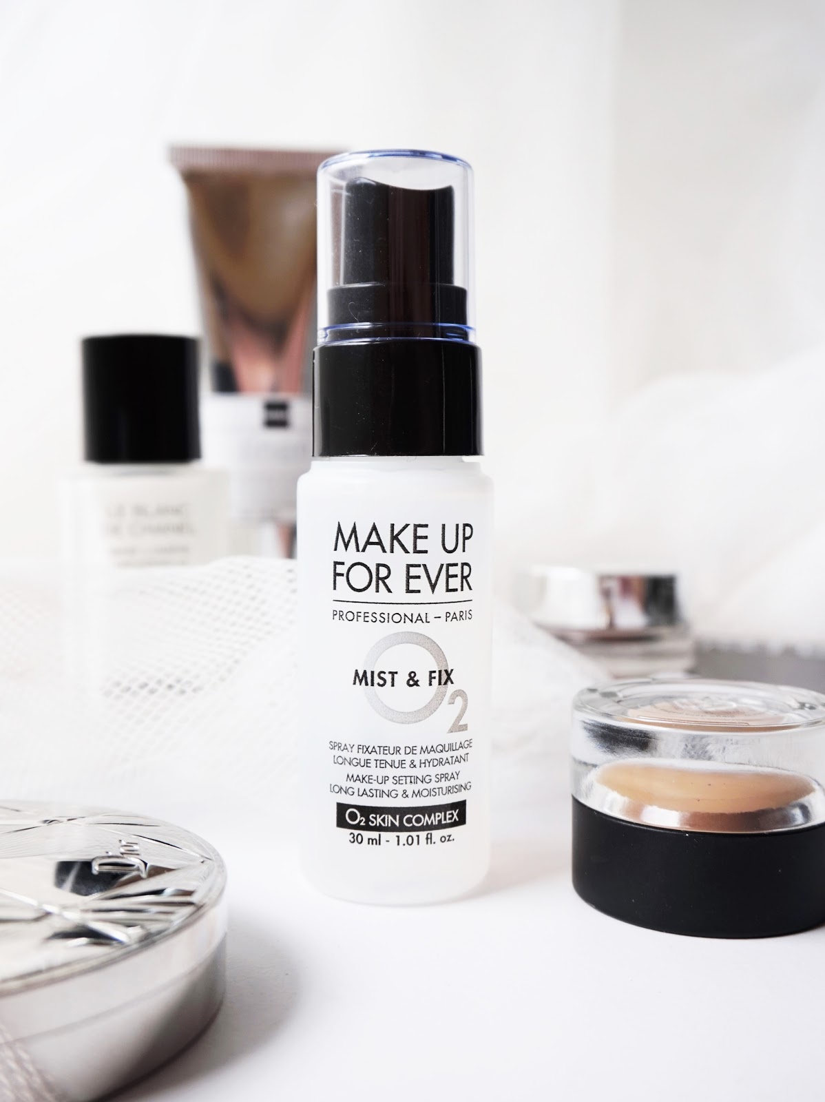 Le spray fixateur de maquillage Mist & Fix de Make Up For Ever | The ...