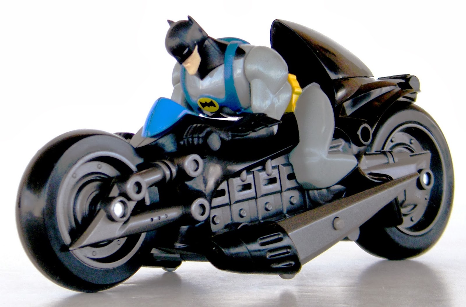 Toys and Stuff: Mattel 2004 Dark Knight G3439 DC Comics Batcycle