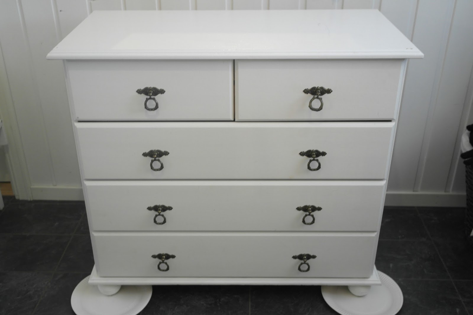 Hjerter og Hvite Liljer: Kommode før og etter