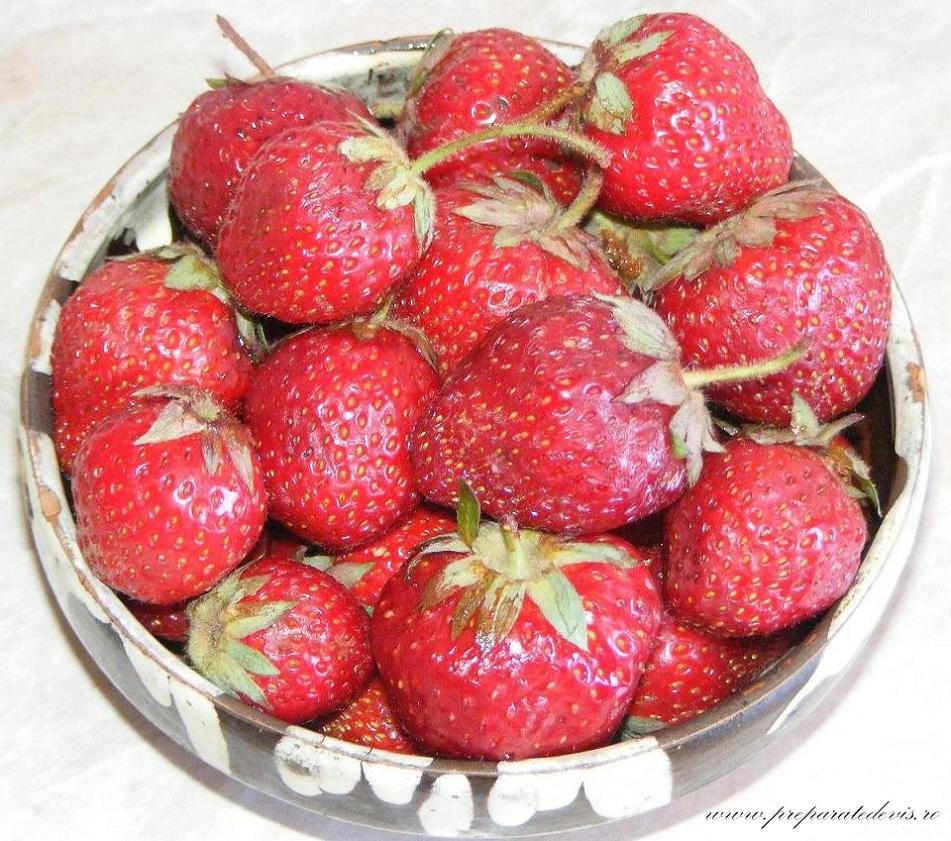 Inghetata de capsuni de casa | Preparatedevis.ro