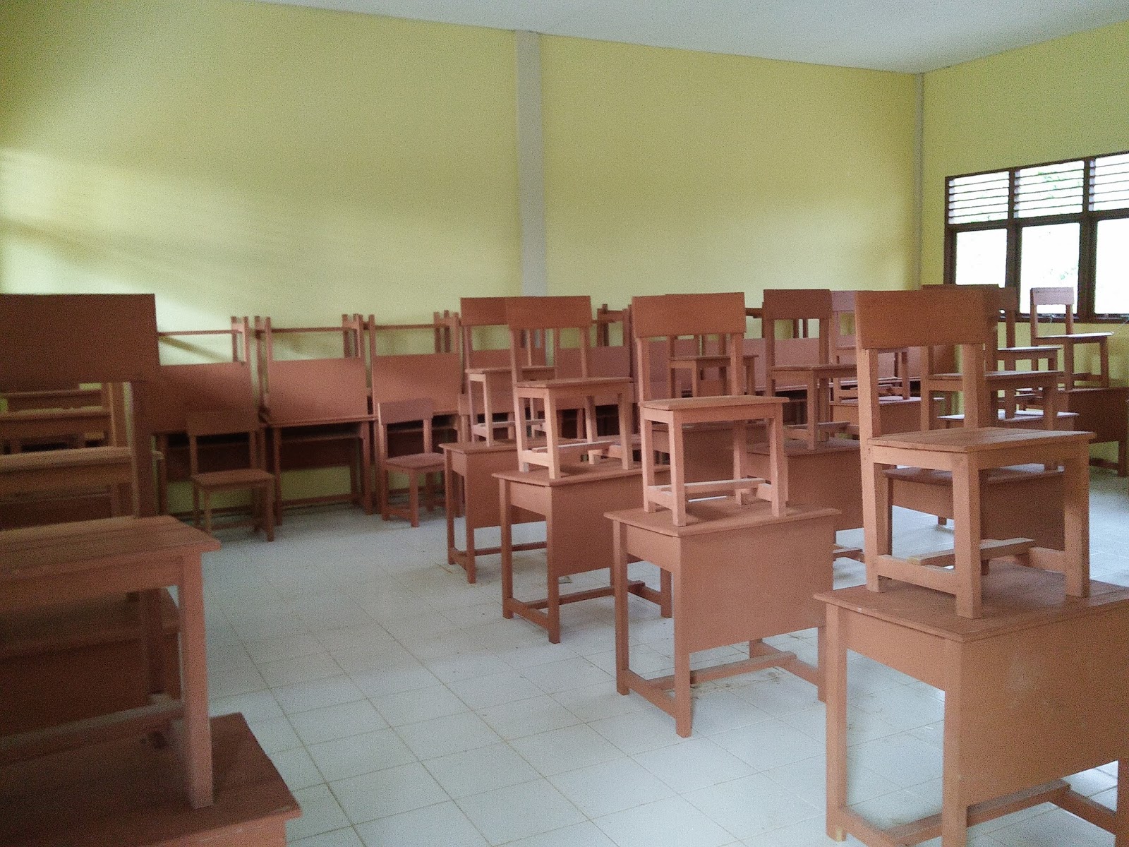 SILAS DESAIN: RANCANG BANGUN RUANG KELAS BARU SMK NEGERI 1 MANDOR