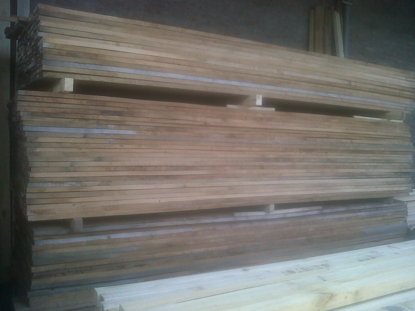 COMERCIAL RIO CAUTIN: COIGUE TABLAS EN BRUTO Y CEPILLADAS