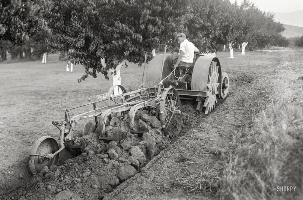 Just A Car Guy: Fageol tractor demonstration, tiller steering