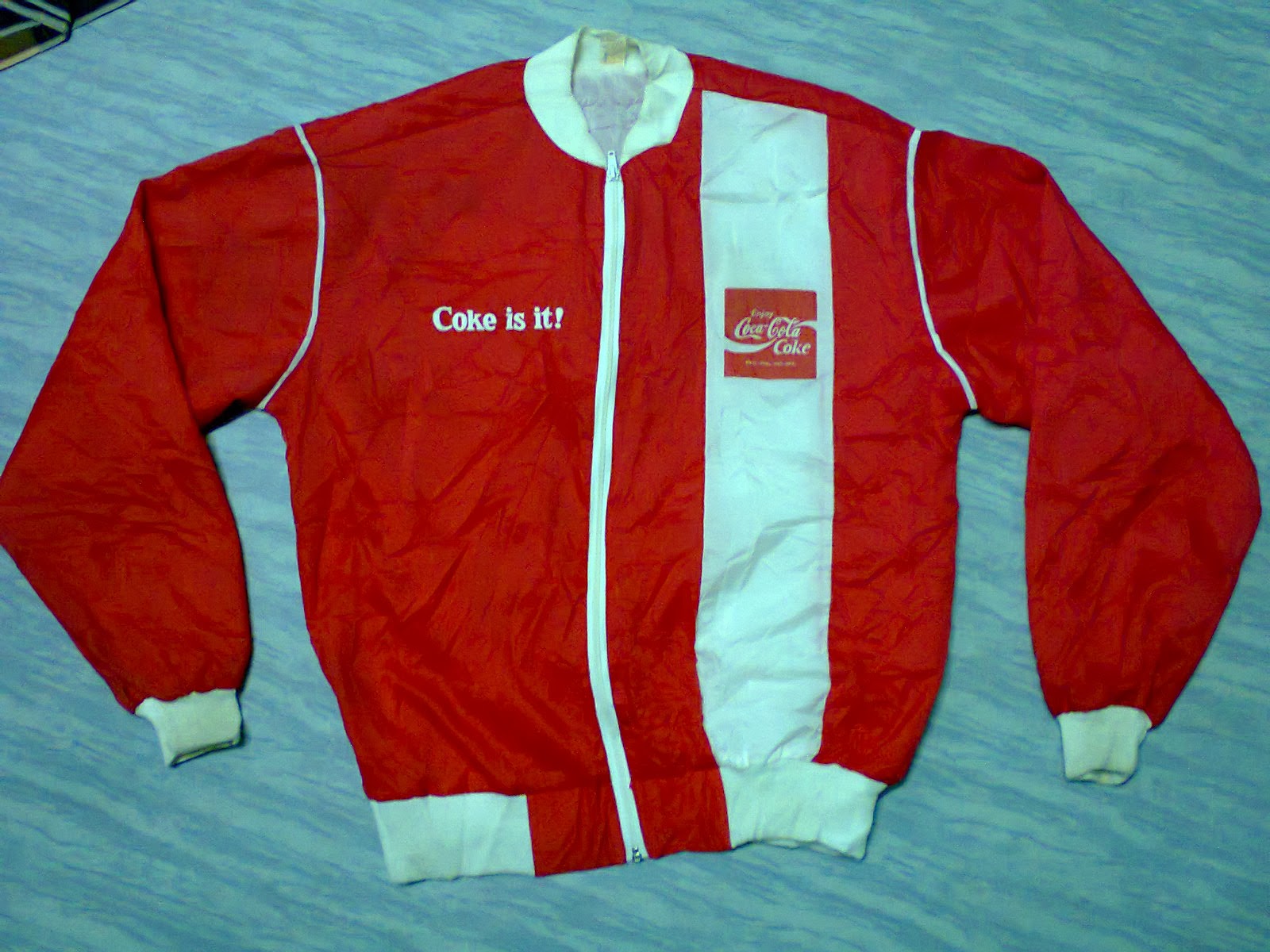 Bizar Bundle: [SOLD] VINTAGE COCA COLA JACKET NYLON