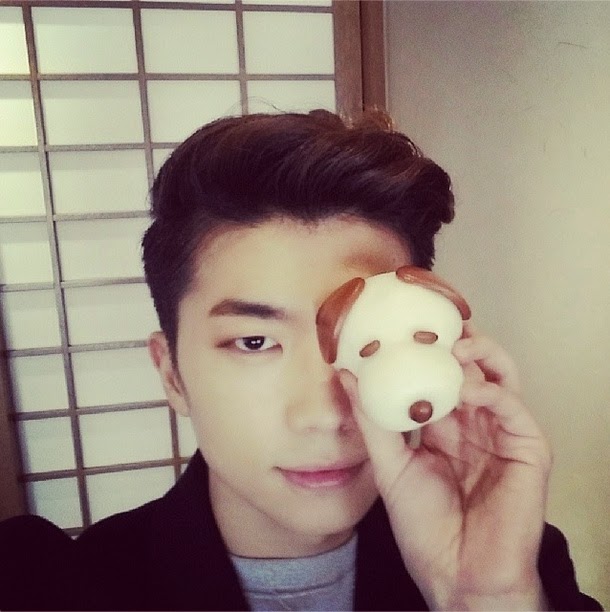 Everything About 2PM: [Twitter] 2PM Wooyoung & The Snoopy Bun