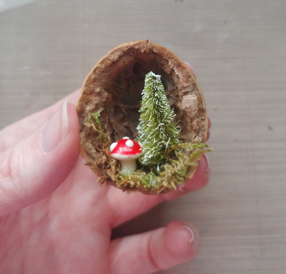 Miniature Scenes from Walnut Shells - Little Vintage Cottage