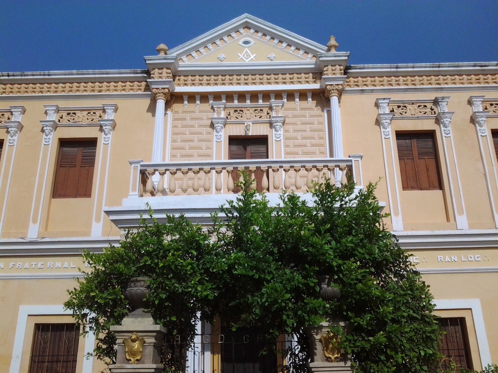 El ojo que todo lo ve, la casa de la logia ~ Laboratorio de Redacción