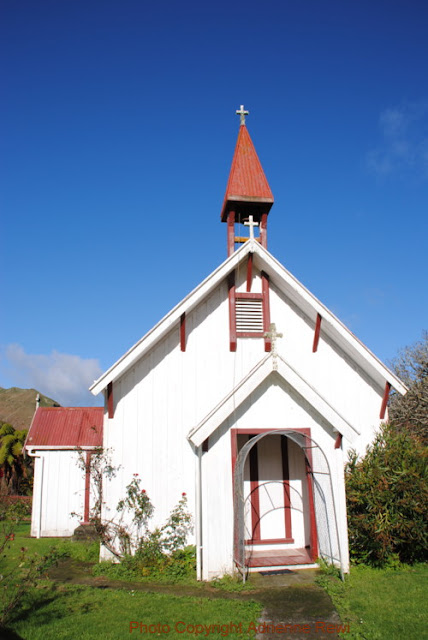 Introducing Maori Lifestyles: At Koriniti Marae - Whanganui River Region