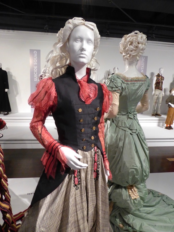 Hollywood Movie Costumes and Props: Alice Through the Looking Glass ...