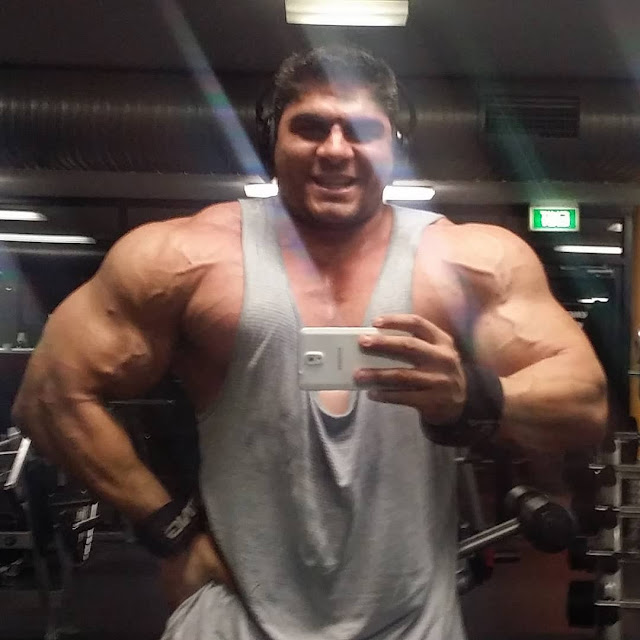 Muscle Lover: Greek-Australian bodybuilder Chris Kavvalos