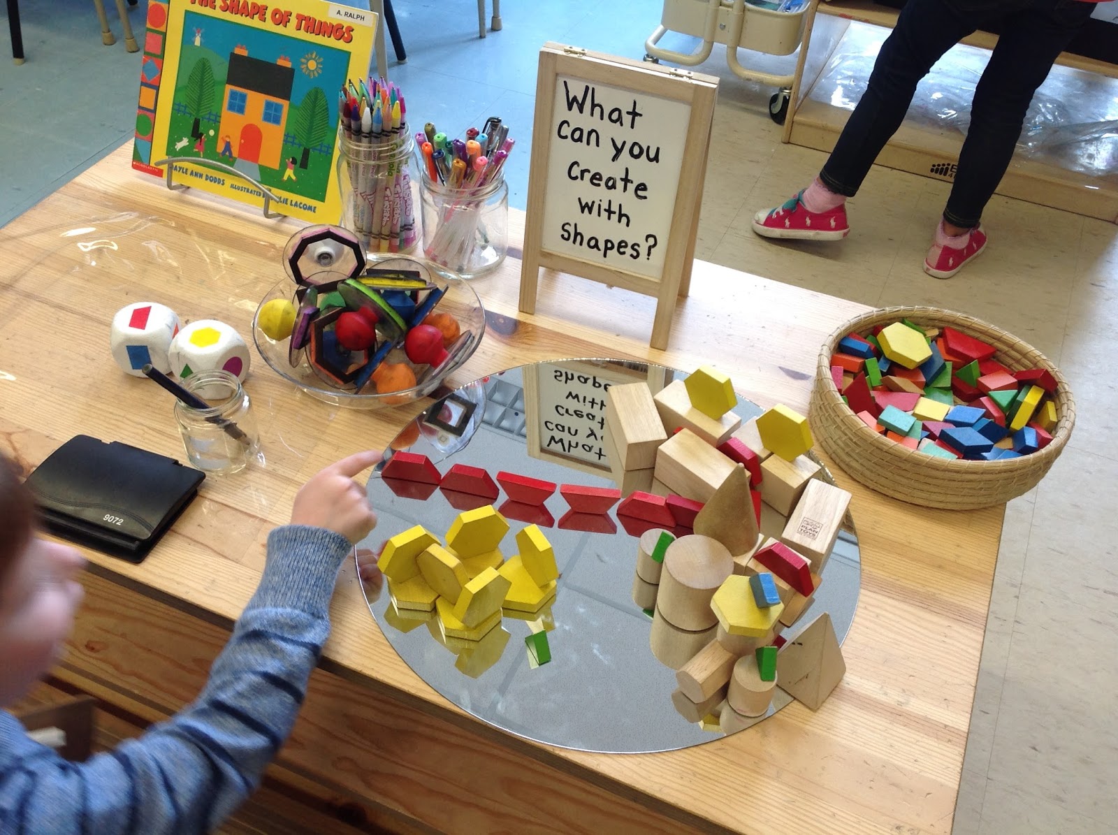 Wonders in Kindergarten: Shape Shadows: Exploring 2D and 3D Shapes ...