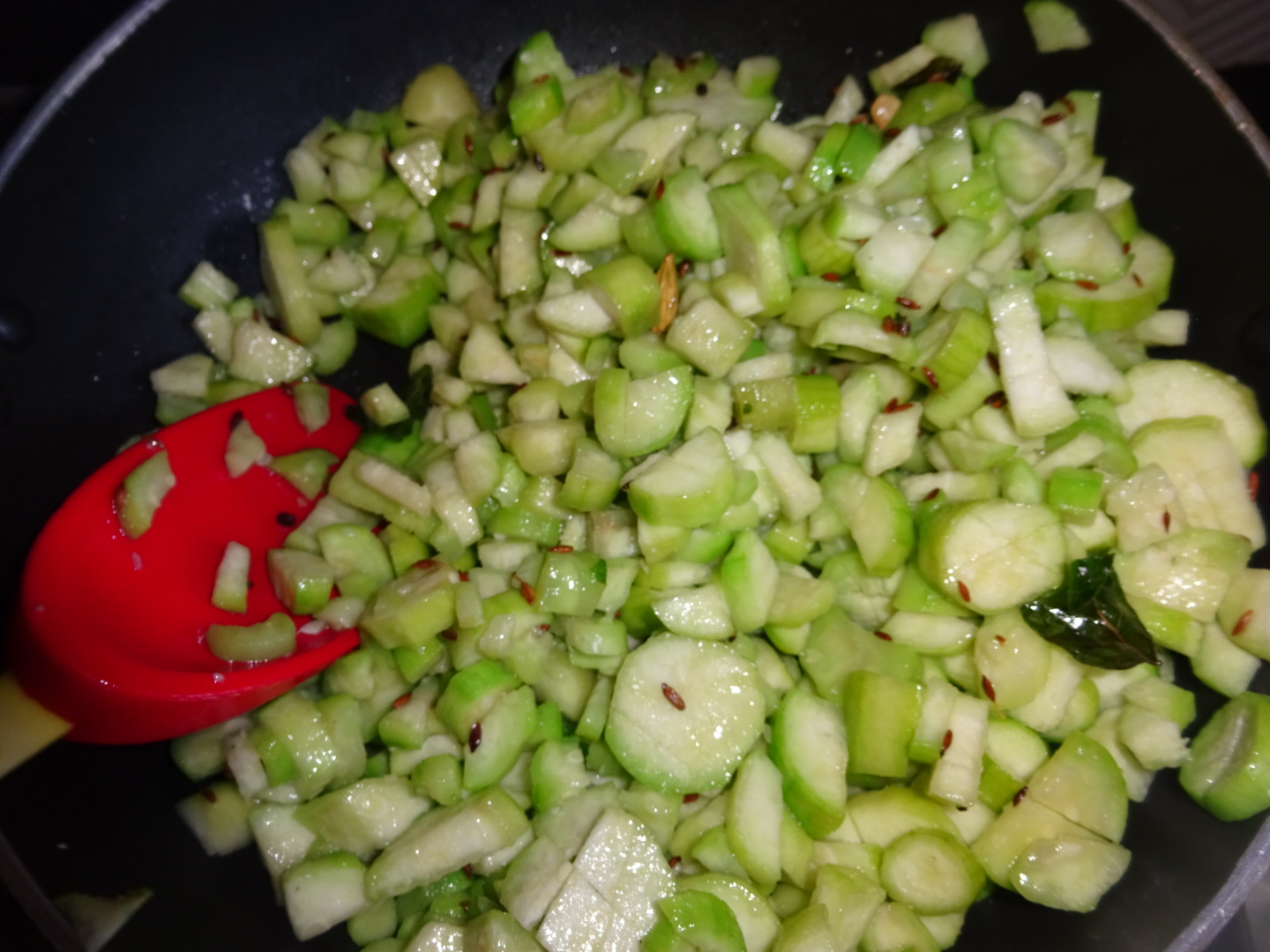 Veg Indian Good Food Recipes..: Turai (Gilki) Ki Sabzi in Elachi ...