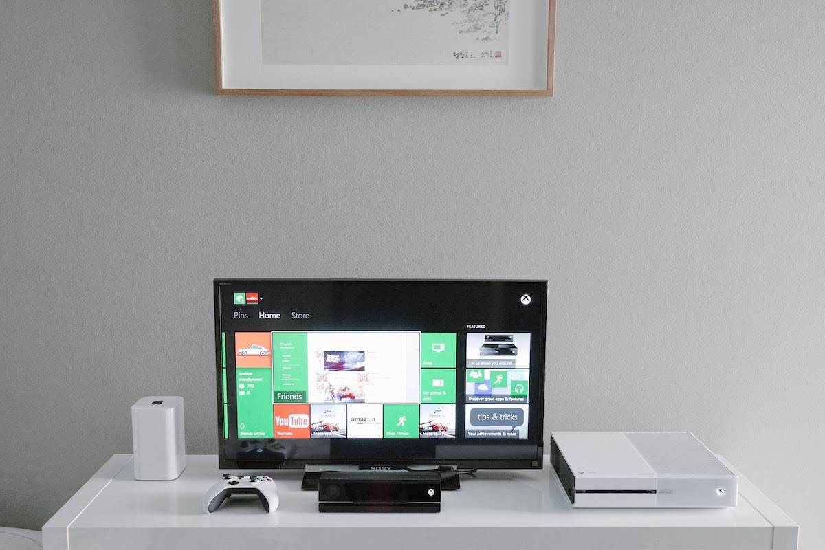 Confira em imagens os detalhes do Xbox One branco, exclusivo do time de ...