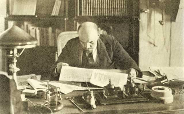 Lenin en Octubre: Pravda: a cien años del periodismo proletario