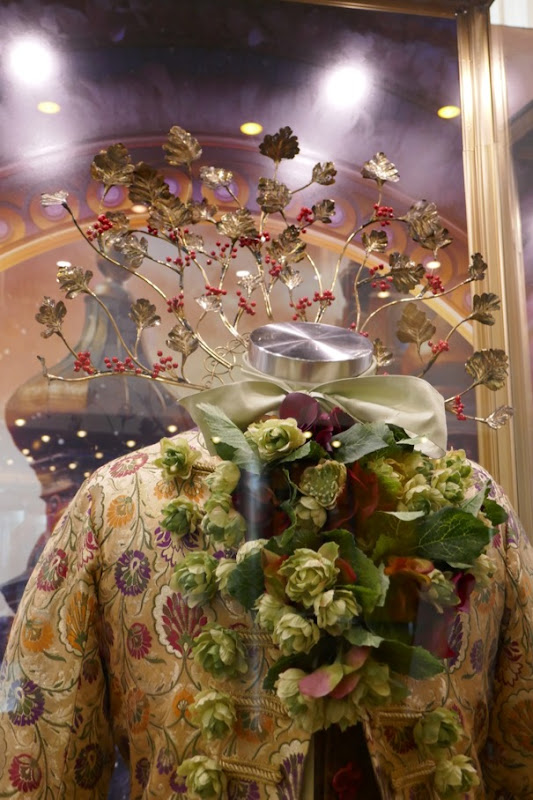 Hollywood Movie Costumes and Props: The Nutcracker and the Four Realms ...