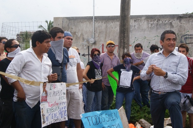 Revoluciones México · RMX Blog del Cambio: ¡Tómala! Se consuma cerco a ...