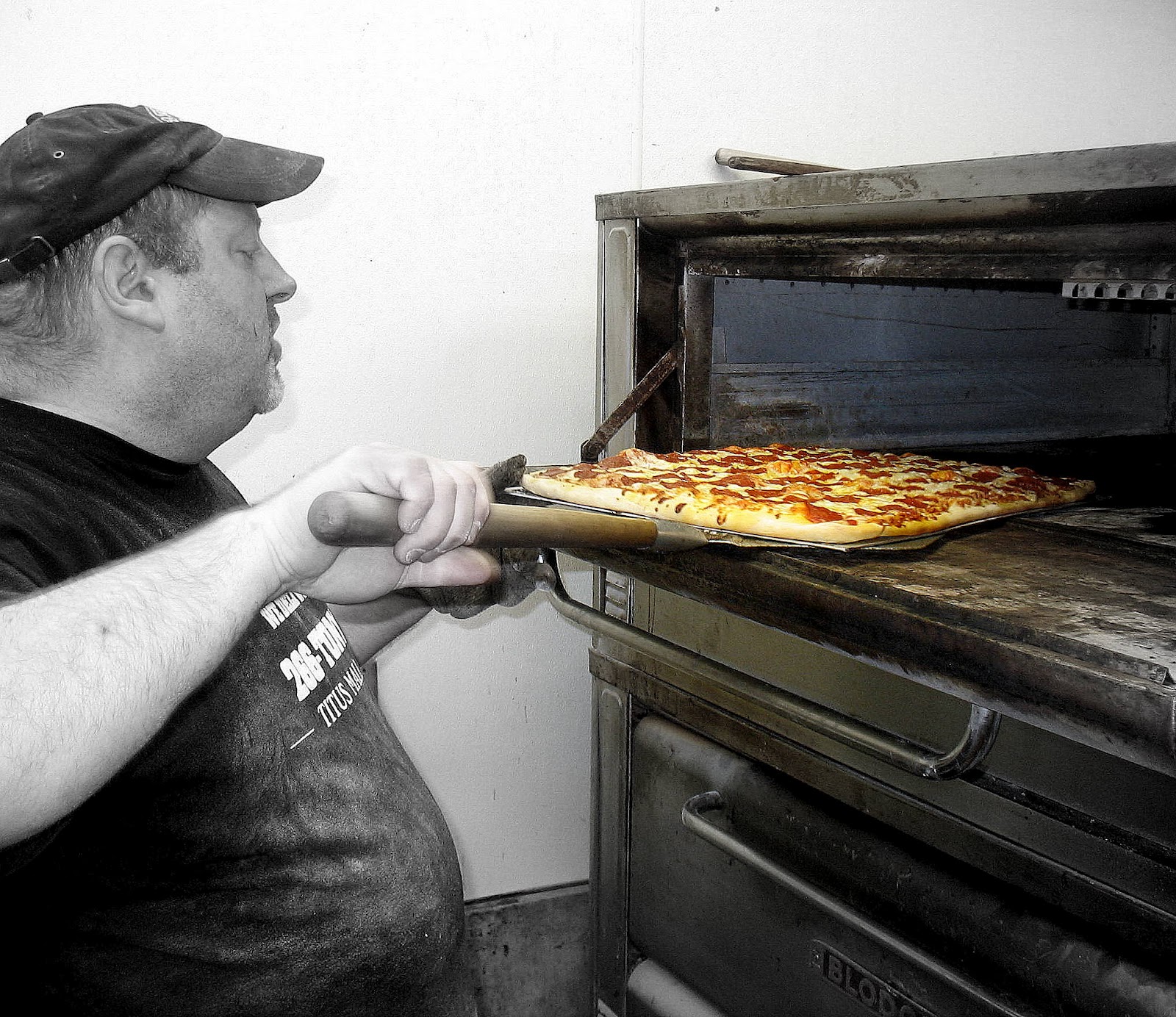 The Rochester NY Pizza Blog: A Visit to 2 Ton Tony's