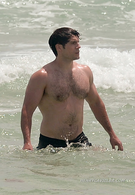 Henry Cavill News: Beach Time For Superman: New Weekend Pics From Miami