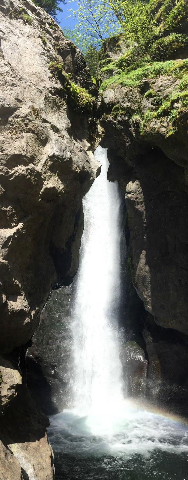 Three Hiking Sisters: Rodney Falls and the Pool of the Winds