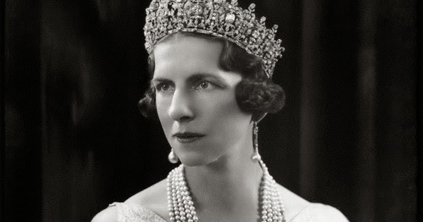 Gods and Foolish Grandeur: Princess Helen of Greece and Denmark, Queen ...