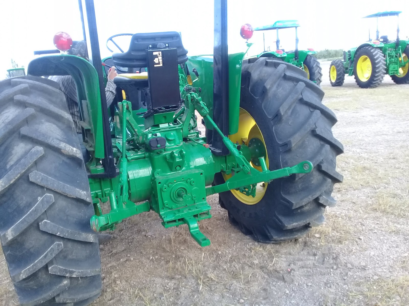 MAQUINARIA AGRICOLA INDUSTRIAL: Tractor John Deere 2755 Turbo 4x4 ...