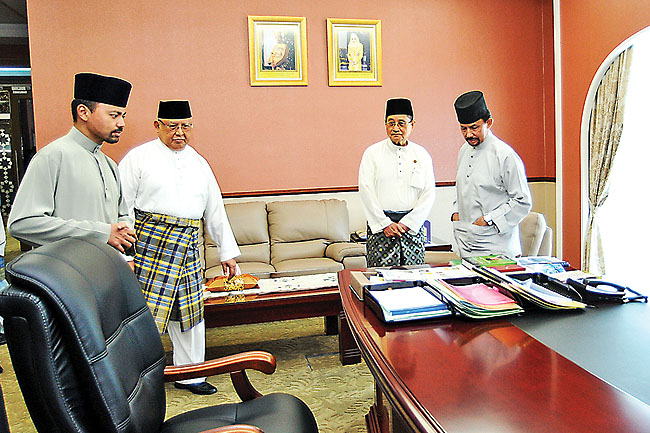 HM Sultan Brunei Surprise Visit to Brunei Islamic Religious Council