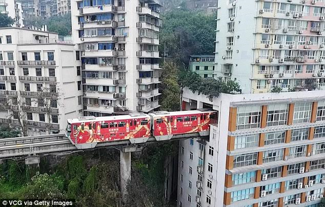 Magnificent! Train goes through the center of a 19 Storey block of ...