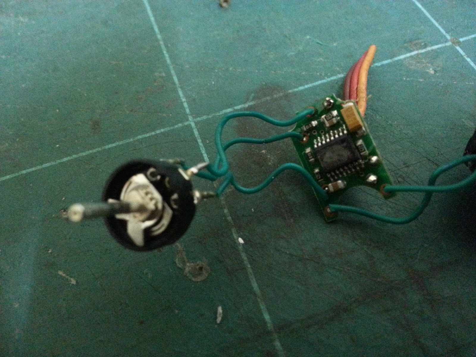 Kaysee RC World: How To - Servo 360 Mod